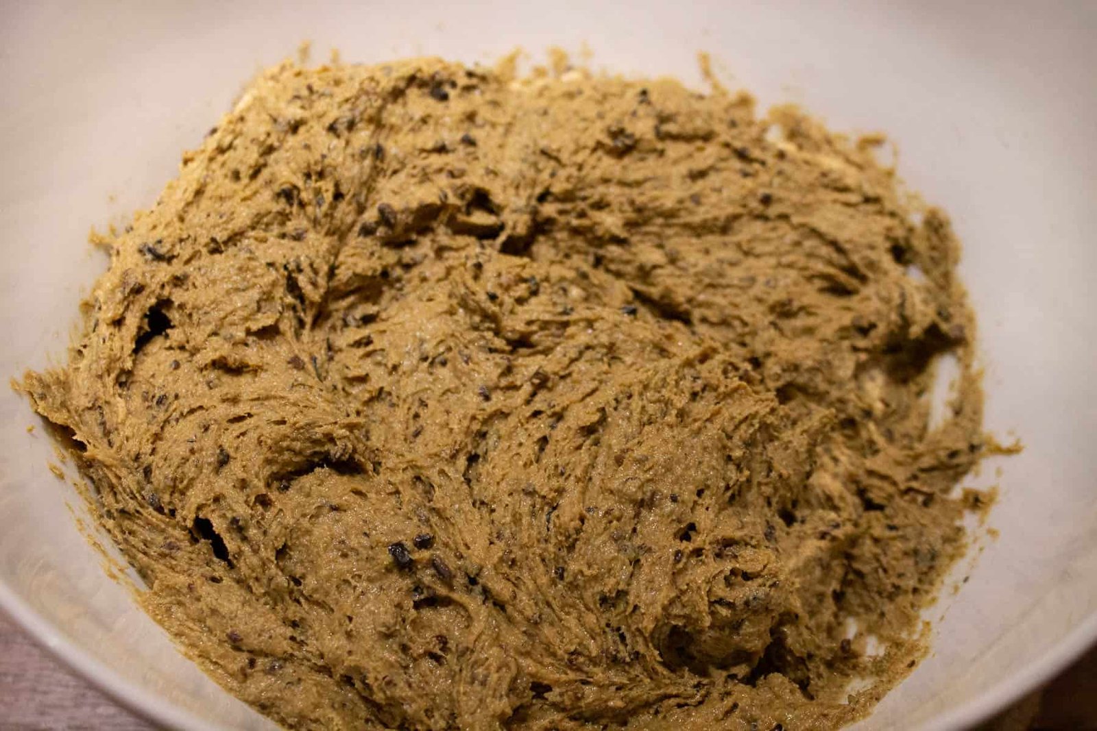 Tosi tumma reissumies - näin teet helposti vegaanista mallasleipää