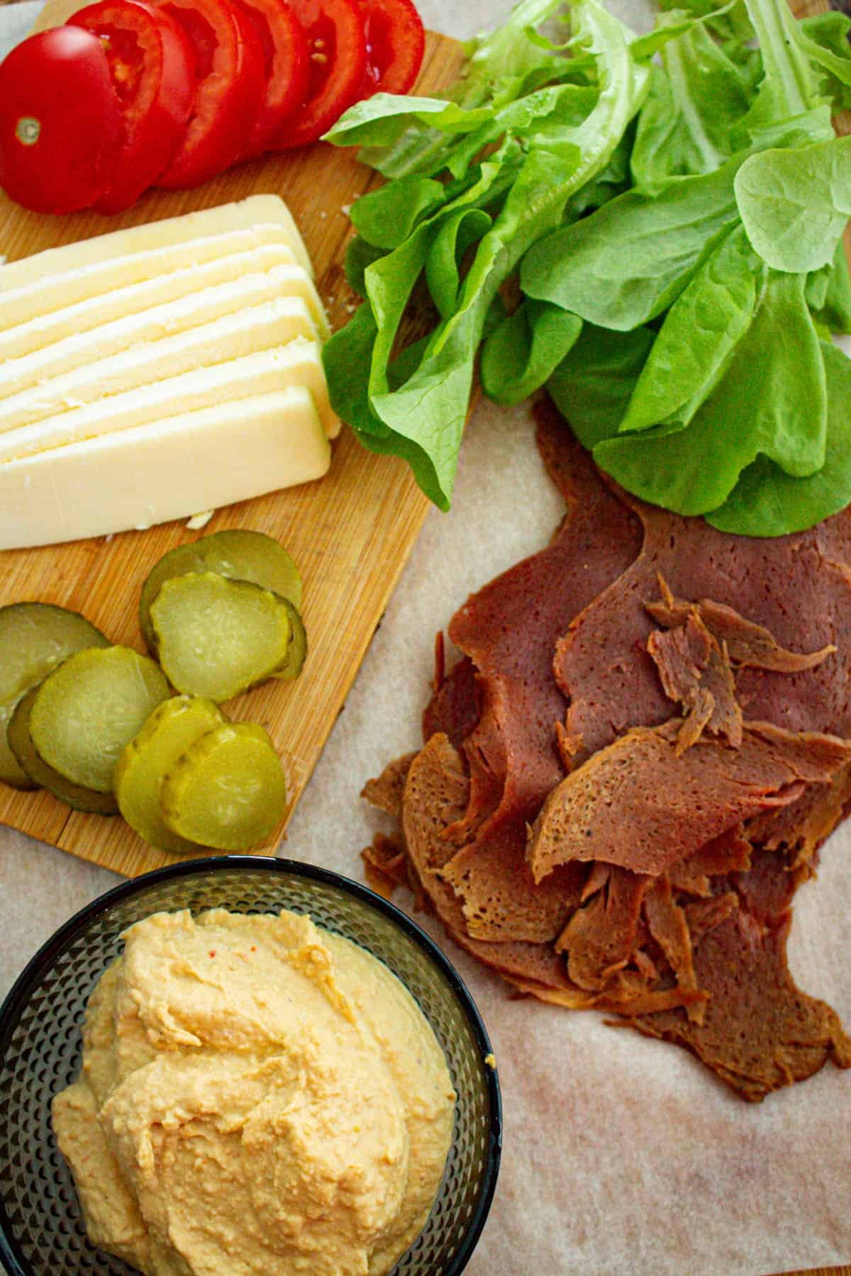 Vegaaninen Roast Beef Sandwich eli lounas hollantilaiseen tyyliin